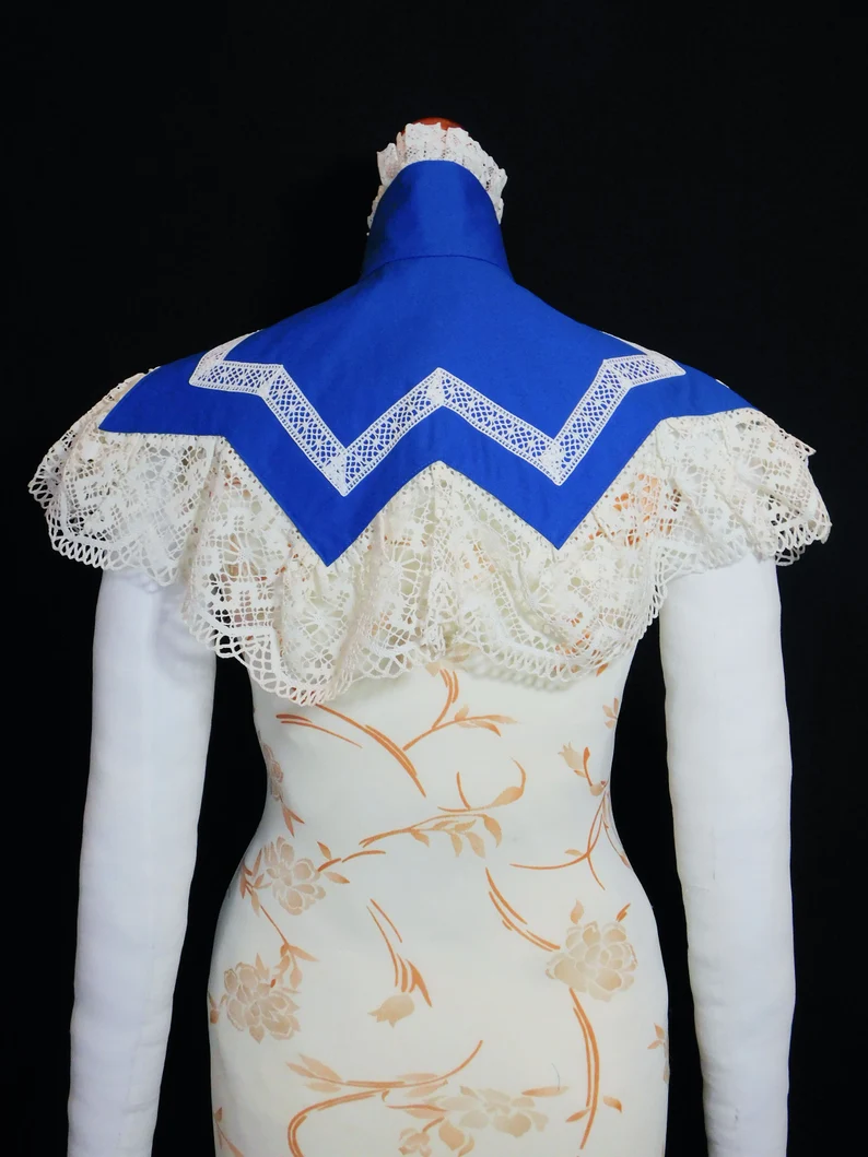 1895 Fancy Collar by Laura Nicolin | Threadloop