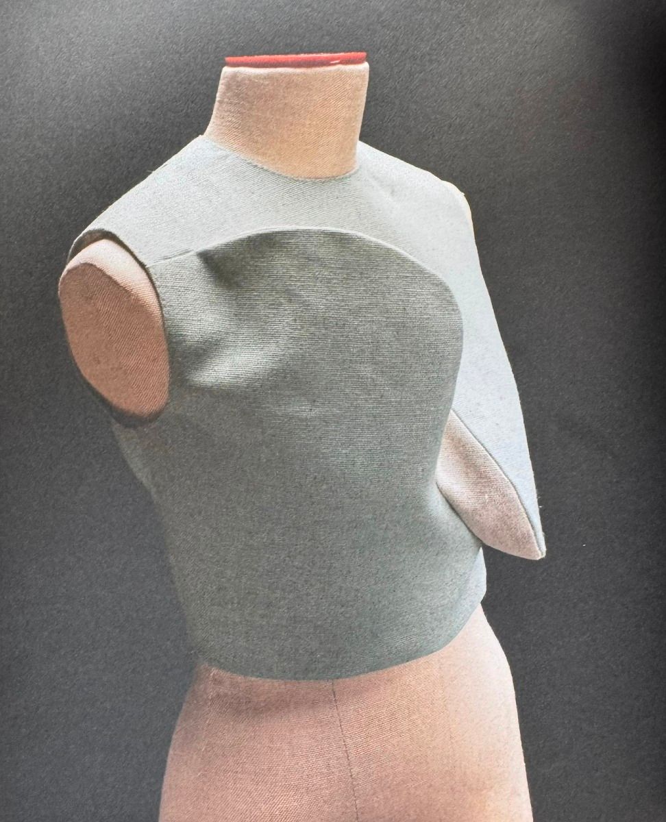Violent interlocking waves by Tomoko Nakamichi | Threadloop
