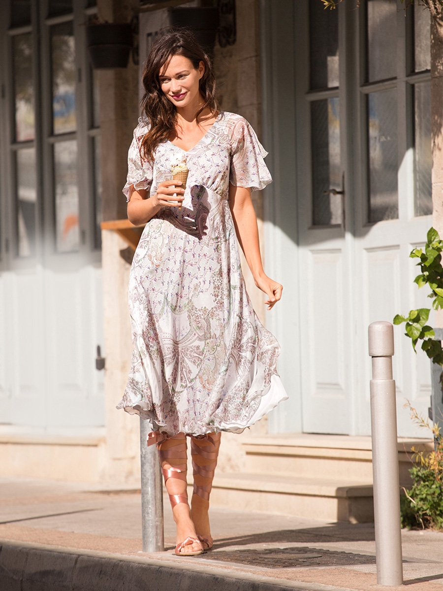 Dress with a deep neckline and wing sleeves 117 | Burda | Threadloop