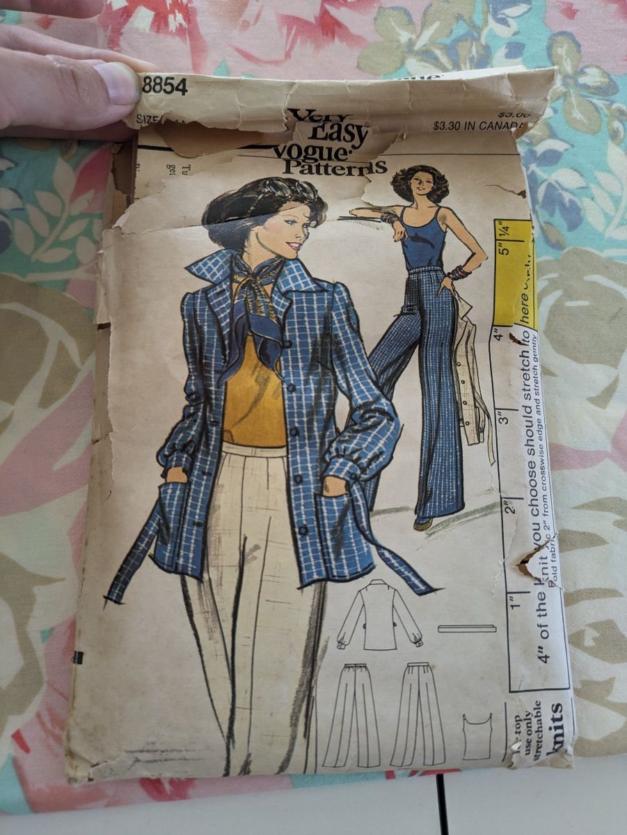 8854 | Misses' Jacket, Top and Pants by Vogue | Threadloop